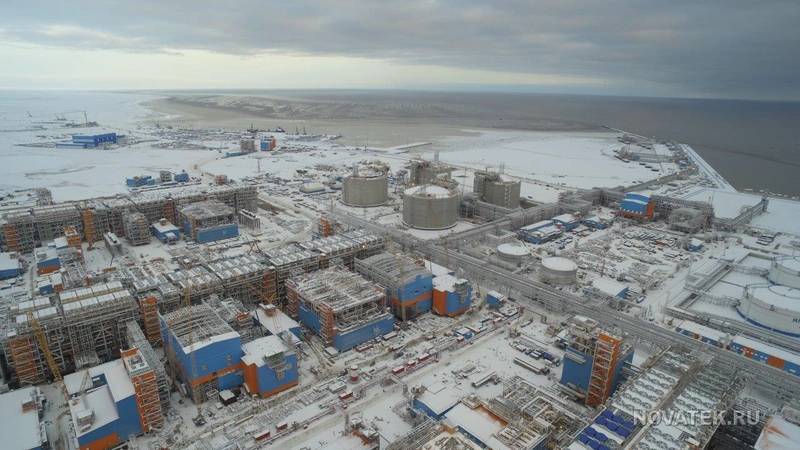 China CNOOC receives first LNG shipment from